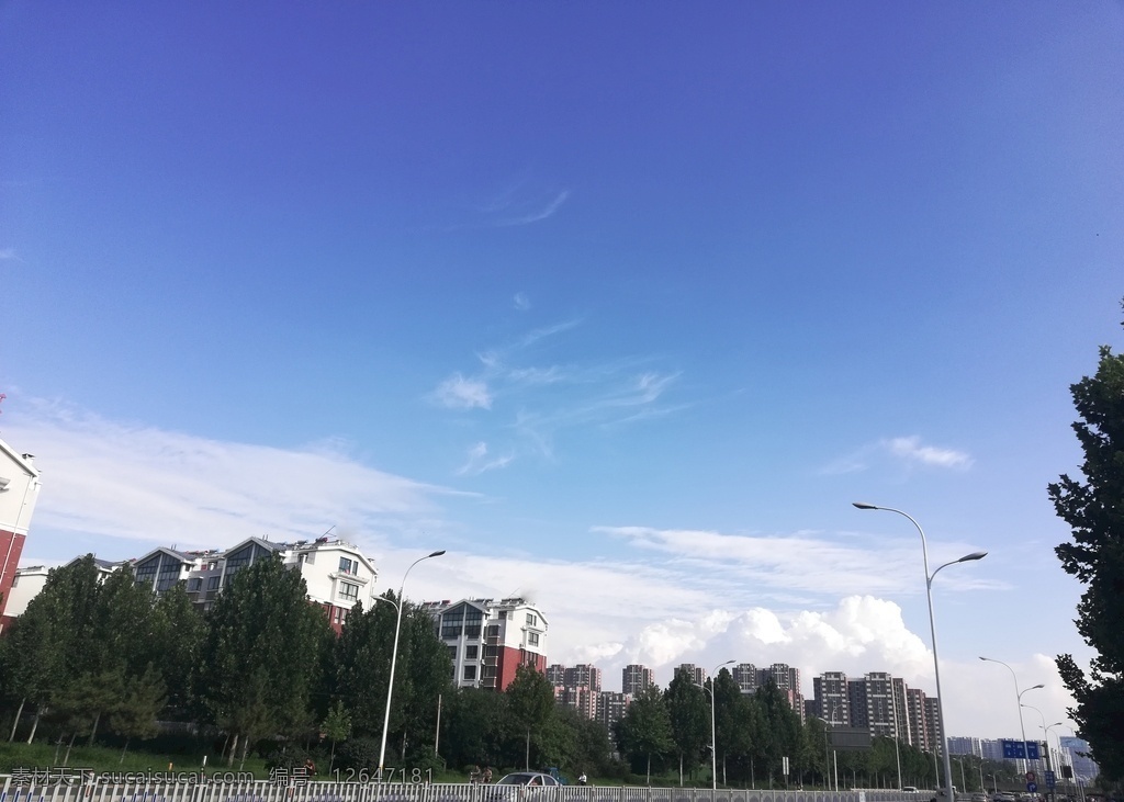蓝色天空下的场景素材图片下载-素材编号12647181-素材天下图库